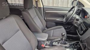 Melns Mitsubishi Outlander 2017 Jelgava, ar dzinēja tilpumu 2.30 L un nobraukumu 184 tūkst. km par 11250 €, foto 16 vietnē AUTOMOTO.COM.LV