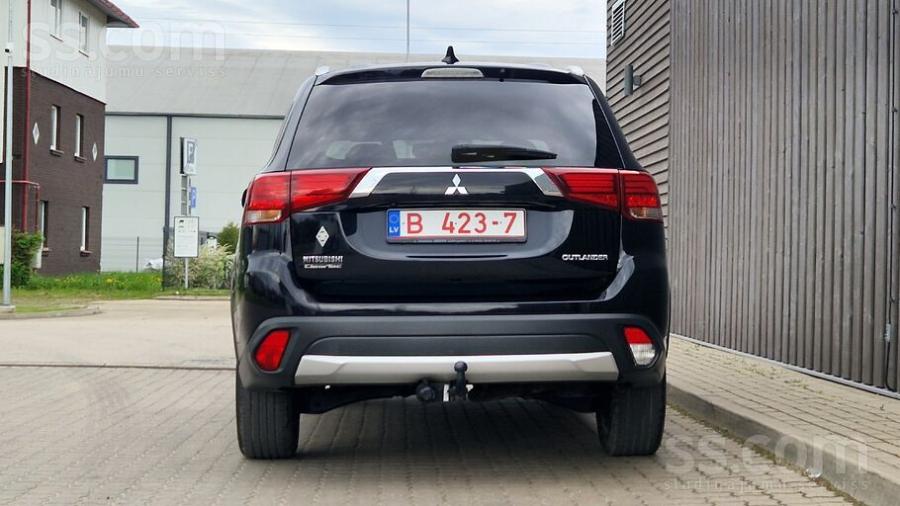 Melns Mitsubishi Outlander 2017 Jelgava, ar dzinēja tilpumu 2.30 L un nobraukumu 184 tūkst. km par 11250 €, foto 24 vietnē AUTOMOTO.COM.LV