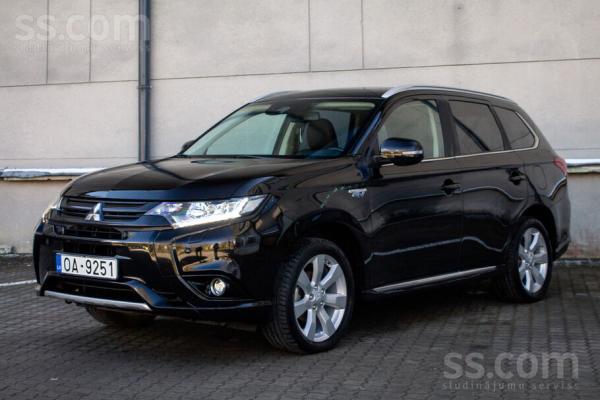 Black Mitsubishi Outlander 2017 in Riga, with an engine capacity of 2.00 L and mileage of 260 thousand km for 14000 €, photo 1 on AUTOMOTO.COM.LV