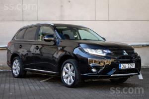 Melns Mitsubishi Outlander 2017 Rīga, ar dzinēja tilpumu 2.00 L un nobraukumu 260 tūkst. km par 14000 €, foto 3 vietnē AUTOMOTO.COM.LV