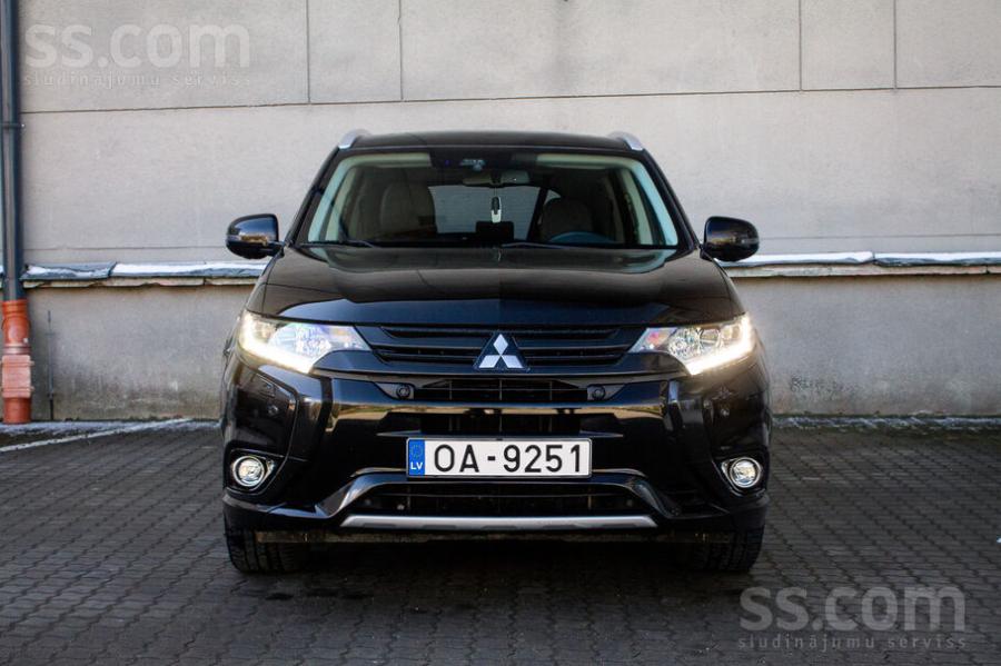 Melns Mitsubishi Outlander 2017 Rīga, ar dzinēja tilpumu 2.00 L un nobraukumu 260 tūkst. km par 14000 €, foto 4 vietnē AUTOMOTO.COM.LV
