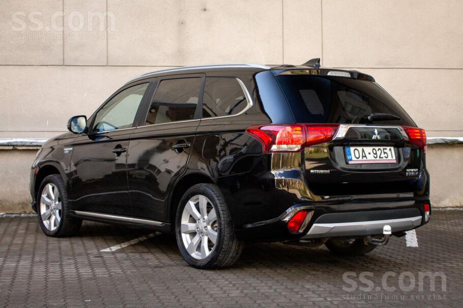 Melns Mitsubishi Outlander 2017 Rīga, ar dzinēja tilpumu 2.00 L un nobraukumu 260 tūkst. km par 14000 €, foto 6 vietnē AUTOMOTO.COM.LV