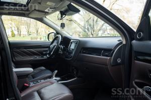 Melns Mitsubishi Outlander 2017 Rīga, ar dzinēja tilpumu 2.00 L un nobraukumu 260 tūkst. km par 14000 €, foto 8 vietnē AUTOMOTO.COM.LV