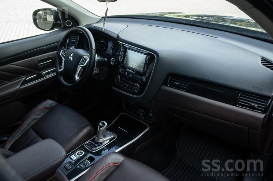 Melns Mitsubishi Outlander 2017 Rīga, ar dzinēja tilpumu 2.00 L un nobraukumu 260 tūkst. km par 14000 €, foto 9 vietnē AUTOMOTO.COM.LV