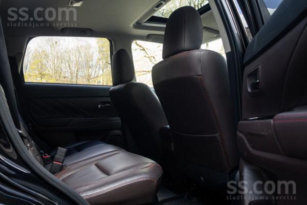 Black Mitsubishi Outlander 2017 in Riga, with an engine capacity of 2.00 L and mileage of 260 thousand km for 14000 €, photo 10 on AUTOMOTO.COM.LV