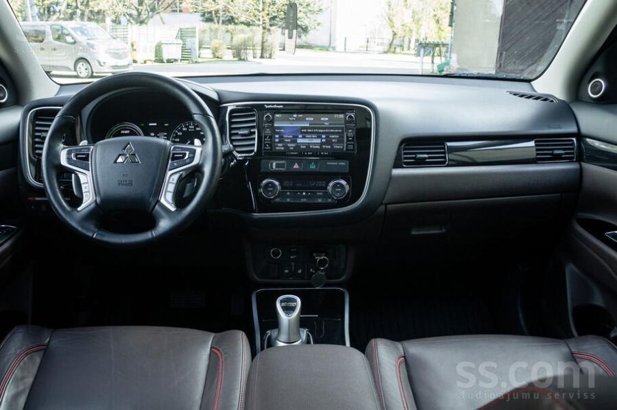 Melns Mitsubishi Outlander 2017 Rīga, ar dzinēja tilpumu 2.00 L un nobraukumu 260 tūkst. km par 14000 €, foto 12 vietnē AUTOMOTO.COM.LV