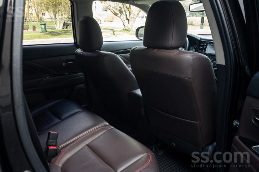 Melns Mitsubishi Outlander 2017 Rīga, ar dzinēja tilpumu 2.00 L un nobraukumu 260 tūkst. km par 14000 €, foto 14 vietnē AUTOMOTO.COM.LV