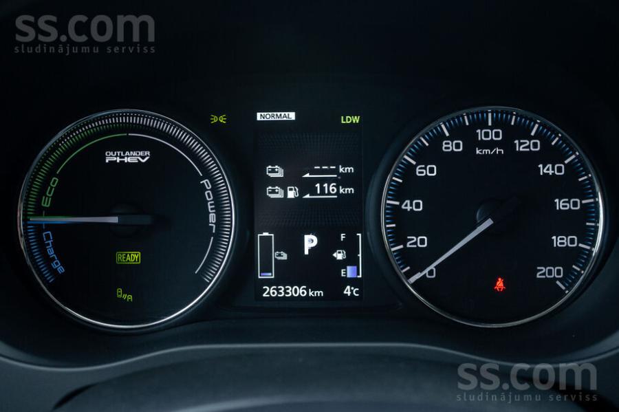 Melns Mitsubishi Outlander 2017 Rīga, ar dzinēja tilpumu 2.00 L un nobraukumu 260 tūkst. km par 14000 €, foto 25 vietnē AUTOMOTO.COM.LV