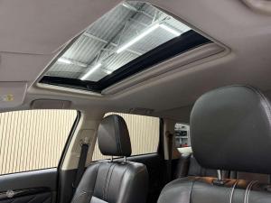 Black Mitsubishi Outlander 2017 in Marijampole, with an engine capacity of 2.00 L and mileage of 217 thousand km for 11950 €, photo 4 on AUTOMOTO.COM.LV
