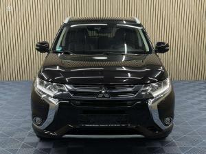 Black Mitsubishi Outlander 2017 in Marijampole, with an engine capacity of 2.00 L and mileage of 217 thousand km for 11950 €, photo 5 on AUTOMOTO.COM.LV