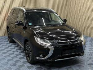 Black Mitsubishi Outlander 2017 in Marijampole, with an engine capacity of 2.00 L and mileage of 217 thousand km for 11950 €, photo 10 on AUTOMOTO.COM.LV