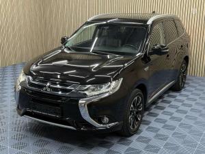 Black Mitsubishi Outlander 2017 in Marijampole, with an engine capacity of 2.00 L and mileage of 217 thousand km for 11950 €, photo 11 on AUTOMOTO.COM.LV