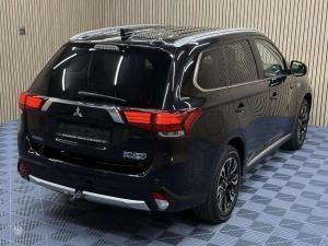 Black Mitsubishi Outlander 2017 in Marijampole, with an engine capacity of 2.00 L and mileage of 217 thousand km for 11950 €, photo 13 on AUTOMOTO.COM.LV