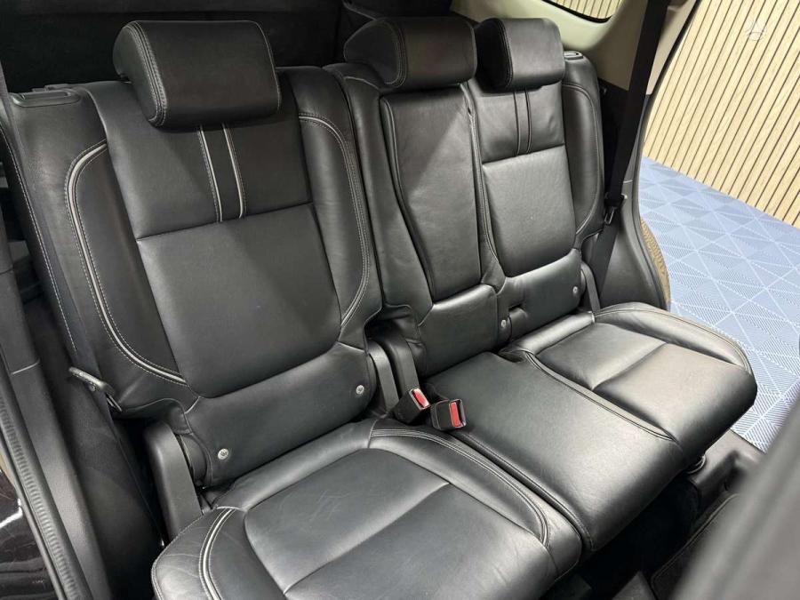 Black Mitsubishi Outlander 2017 in Marijampole, with an engine capacity of 2.00 L and mileage of 217 thousand km for 11950 €, photo 19 on AUTOMOTO.COM.LV