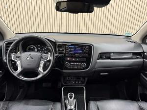 Black Mitsubishi Outlander 2017 in Marijampole, with an engine capacity of 2.00 L and mileage of 217 thousand km for 11950 €, photo 24 on AUTOMOTO.COM.LV