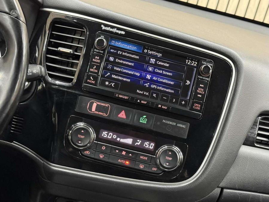 Black Mitsubishi Outlander 2017 in Marijampole, with an engine capacity of 2.00 L and mileage of 217 thousand km for 11950 €, photo 31 on AUTOMOTO.COM.LV