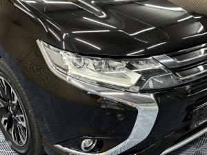 Black Mitsubishi Outlander 2017 in Marijampole, with an engine capacity of 2.00 L and mileage of 217 thousand km for 11950 €, photo 35 on AUTOMOTO.COM.LV