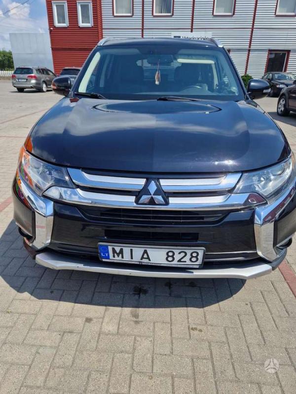 Black Mitsubishi Outlander 2017 in Kaunas, with an engine capacity of 2.30 L and mileage of 120 thousand km for 11900 €, photo 1 on AUTOMOTO.COM.LV