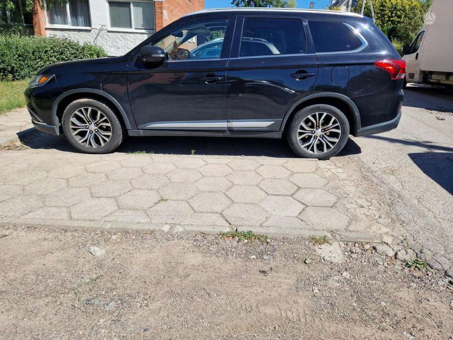 Melns Mitsubishi Outlander 2017 Kauņa, ar dzinēja tilpumu 2.30 L un nobraukumu 120 tūkst. km par 11900 €, foto 3 vietnē AUTOMOTO.COM.LV