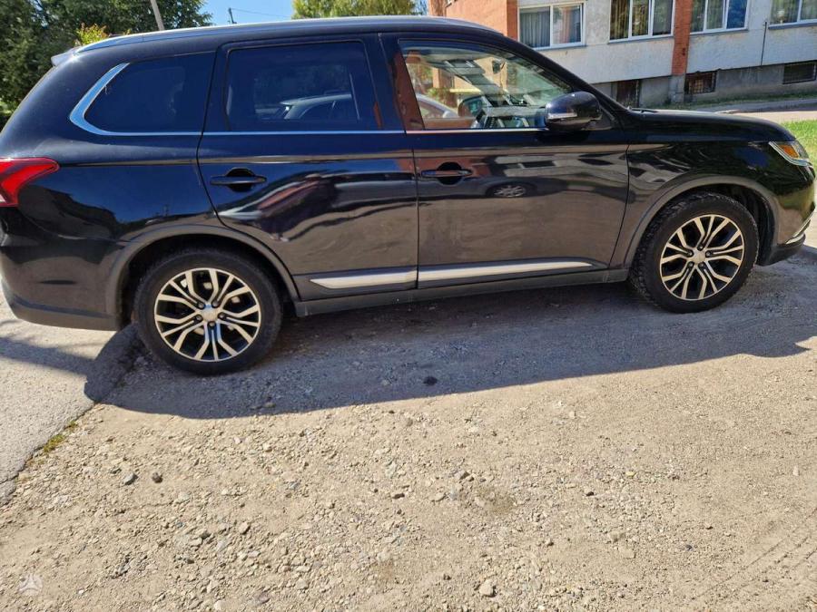 Melns Mitsubishi Outlander 2017 Kauņa, ar dzinēja tilpumu 2.30 L un nobraukumu 120 tūkst. km par 11900 €, foto 4 vietnē AUTOMOTO.COM.LV