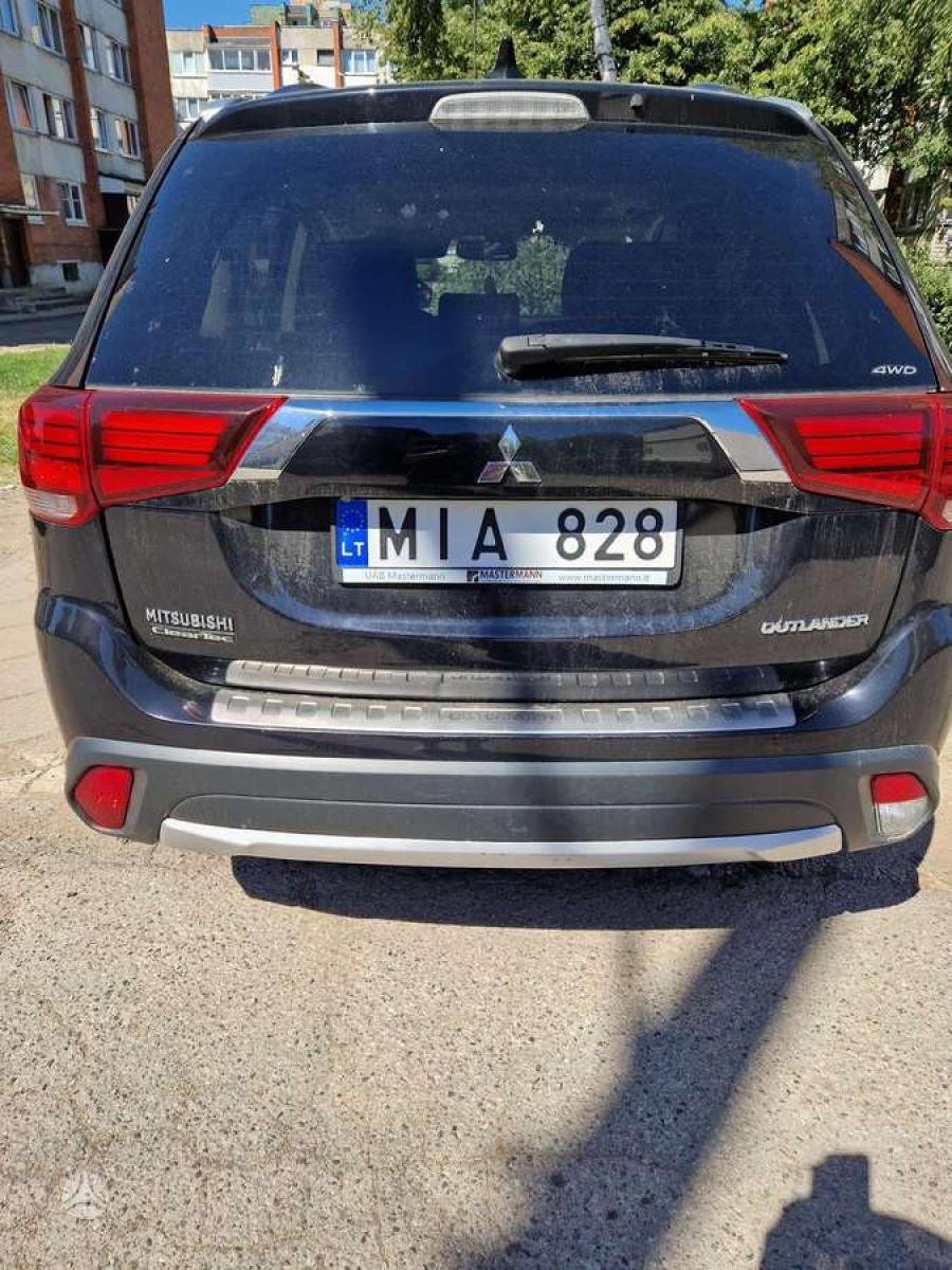Melns Mitsubishi Outlander 2017 Kauņa, ar dzinēja tilpumu 2.30 L un nobraukumu 120 tūkst. km par 11900 €, foto 5 vietnē AUTOMOTO.COM.LV