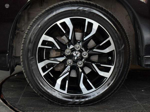 Black Mitsubishi Outlander 2017 in Kaunas, with an engine capacity of 2.00 L and mileage of 152 thousand km for 14490 €, photo 8 on AUTOMOTO.COM.LV