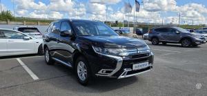 Melns Mitsubishi Outlander 2018 Viļņa, ar dzinēja tilpumu 2.36 L un nobraukumu 125 tūkst. km par 17980 €, foto 3 vietnē AUTOMOTO.COM.LV