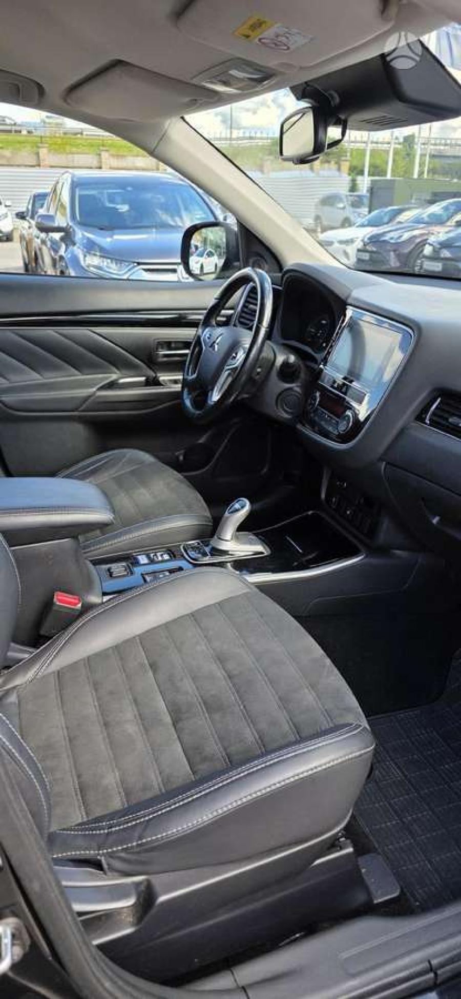 Melns Mitsubishi Outlander 2018 Viļņa, ar dzinēja tilpumu 2.36 L un nobraukumu 125 tūkst. km par 17980 €, foto 22 vietnē AUTOMOTO.COM.LV