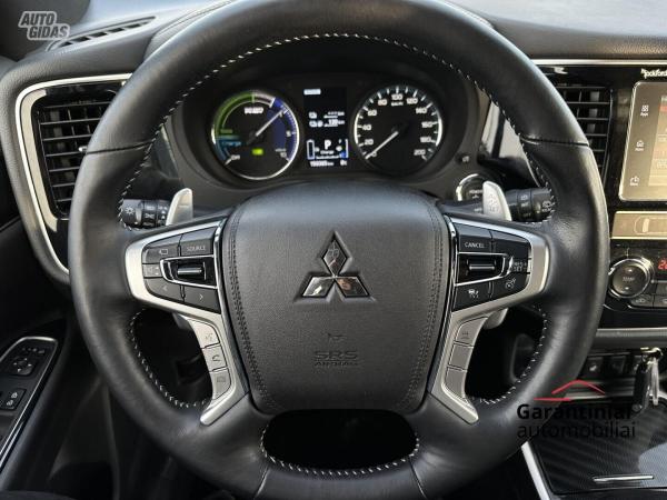 Black Mitsubishi Outlander 2018 in Avizieniai, with an engine capacity of 2.40 L and mileage of 150 thousand km for 17500 €, photo 6 on AUTOMOTO.COM.LV