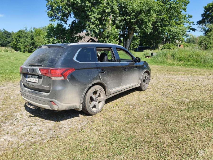 Melns Mitsubishi Outlander 2018 Molėtai, ar dzinēja tilpumu 0.00 L un nobraukumu 279 tūkst. km par 7000 €, foto 4 vietnē AUTOMOTO.COM.LV