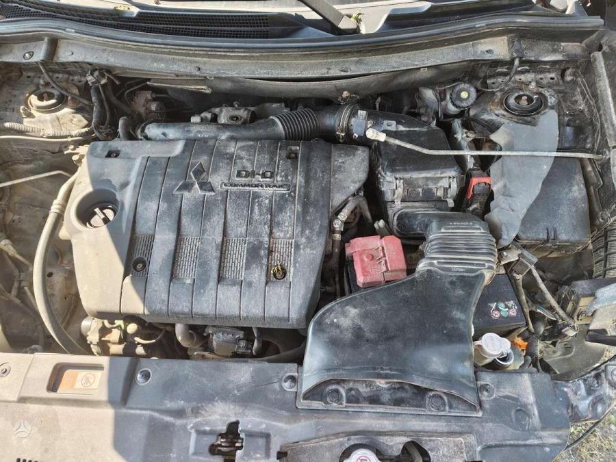 Melns Mitsubishi Outlander 2018 Molėtai, ar dzinēja tilpumu 0.00 L un nobraukumu 279 tūkst. km par 7000 €, foto 10 vietnē AUTOMOTO.COM.LV