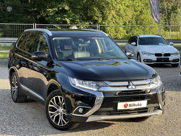 Black Mitsubishi Outlander 2018 in Utena, with an engine capacity of 2.20 L and mileage of 266 thousand km for 10599 €, photo 3 on AUTOMOTO.COM.LV