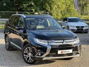 Black Mitsubishi Outlander 2018 in Utena, with an engine capacity of 2.20 L and mileage of 266 thousand km for 10599 €, photo 4 on AUTOMOTO.COM.LV