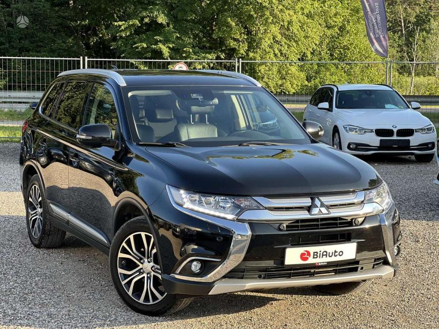 Black Mitsubishi Outlander 2018 in Utena, with an engine capacity of 2.20 L and mileage of 266 thousand km for 10599 €, photo 4 on AUTOMOTO.COM.LV