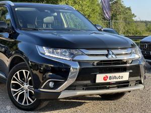 Black Mitsubishi Outlander 2018 in Utena, with an engine capacity of 2.20 L and mileage of 266 thousand km for 10599 €, photo 5 on AUTOMOTO.COM.LV