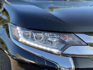 Black Mitsubishi Outlander 2018 in Utena, with an engine capacity of 2.20 L and mileage of 266 thousand km for 10599 €, photo 7 on AUTOMOTO.COM.LV