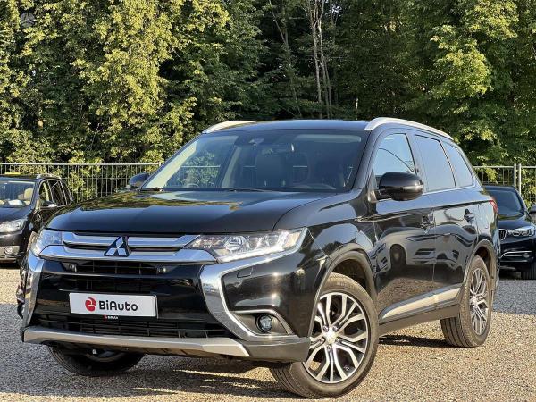 Black Mitsubishi Outlander 2018 in Utena, with an engine capacity of 2.20 L and mileage of 266 thousand km for 10599 €, photo 8 on AUTOMOTO.COM.LV
