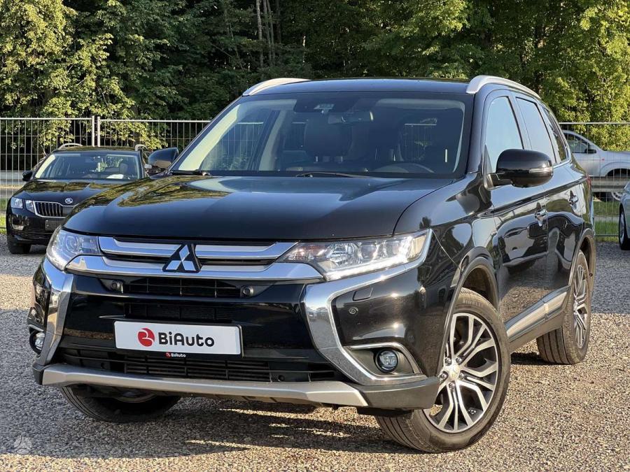 Black Mitsubishi Outlander 2018 in Utena, with an engine capacity of 2.20 L and mileage of 266 thousand km for 10599 €, photo 11 on AUTOMOTO.COM.LV