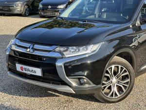 Black Mitsubishi Outlander 2018 in Utena, with an engine capacity of 2.20 L and mileage of 266 thousand km for 10599 €, photo 12 on AUTOMOTO.COM.LV