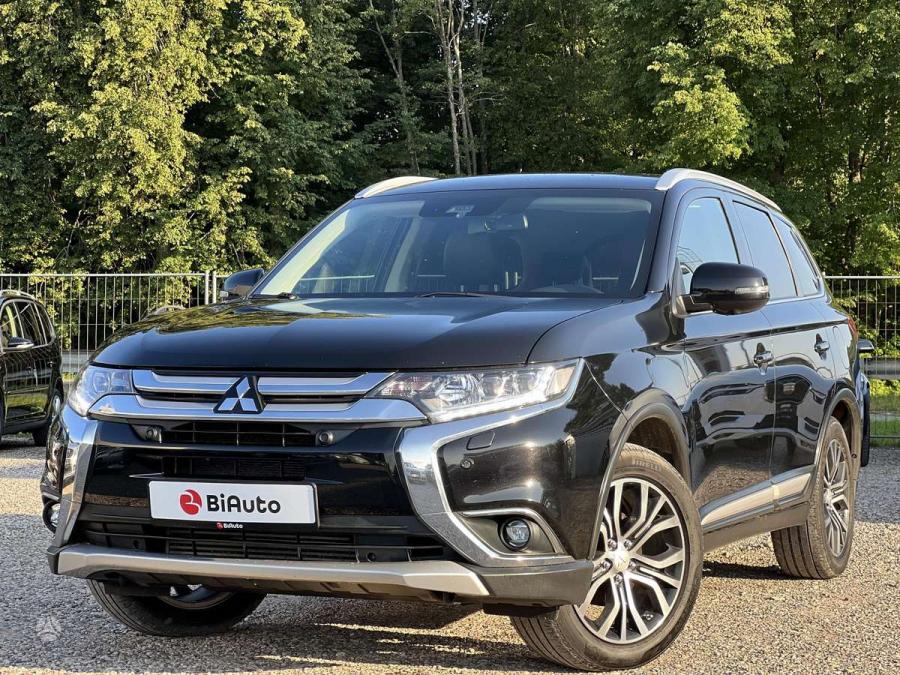 Black Mitsubishi Outlander 2018 in Utena, with an engine capacity of 2.20 L and mileage of 266 thousand km for 10599 €, photo 13 on AUTOMOTO.COM.LV
