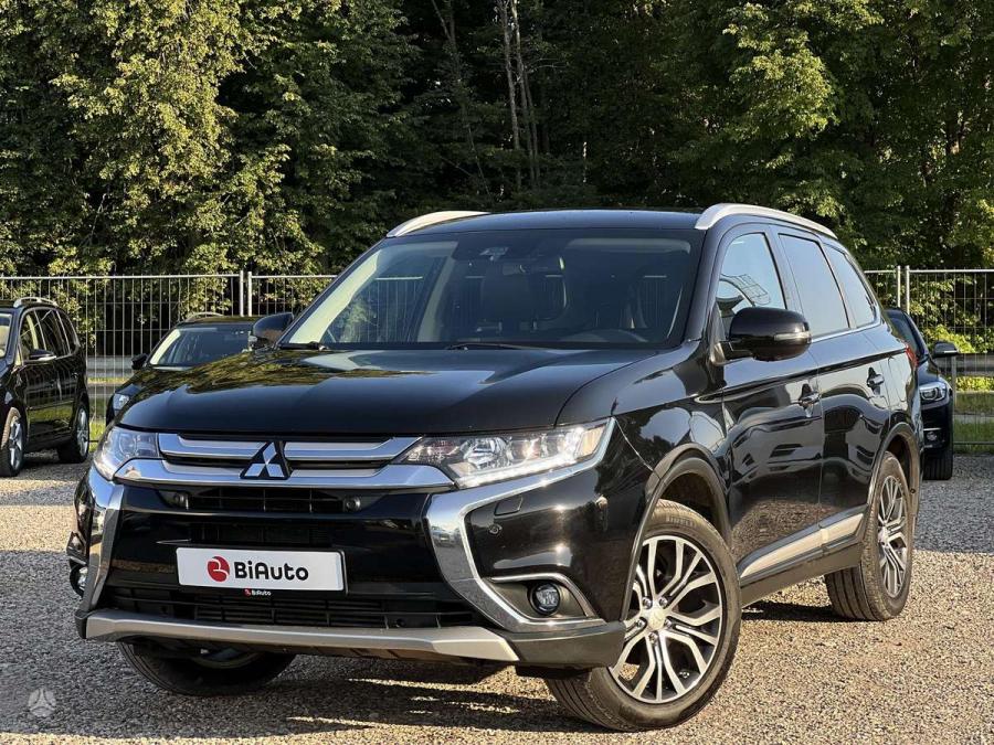 Black Mitsubishi Outlander 2018 in Utena, with an engine capacity of 2.20 L and mileage of 266 thousand km for 10599 €, photo 15 on AUTOMOTO.COM.LV
