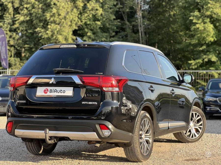 Black Mitsubishi Outlander 2018 in Utena, with an engine capacity of 2.20 L and mileage of 266 thousand km for 10599 €, photo 17 on AUTOMOTO.COM.LV