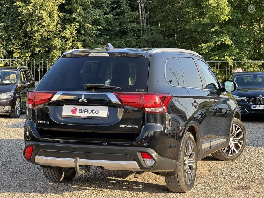 Black Mitsubishi Outlander 2018 in Utena, with an engine capacity of 2.20 L and mileage of 266 thousand km for 10599 €, photo 19 on AUTOMOTO.COM.LV