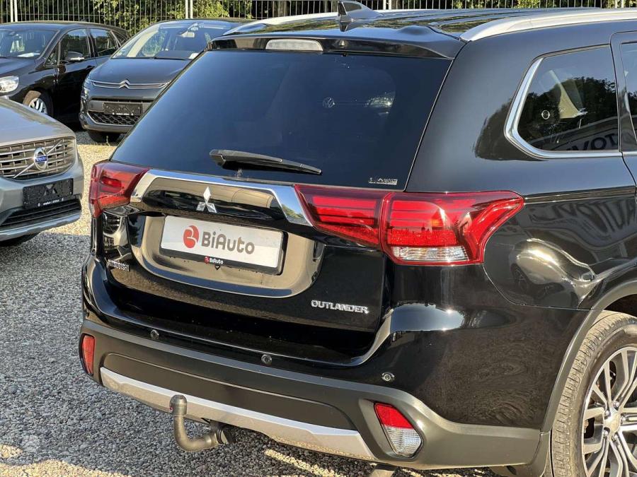Black Mitsubishi Outlander 2018 in Utena, with an engine capacity of 2.20 L and mileage of 266 thousand km for 10599 €, photo 20 on AUTOMOTO.COM.LV
