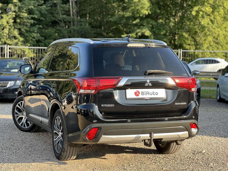 Black Mitsubishi Outlander 2018 in Utena, with an engine capacity of 2.20 L and mileage of 266 thousand km for 10599 €, photo 23 on AUTOMOTO.COM.LV