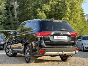 Black Mitsubishi Outlander 2018 in Utena, with an engine capacity of 2.20 L and mileage of 266 thousand km for 10599 €, photo 25 on AUTOMOTO.COM.LV