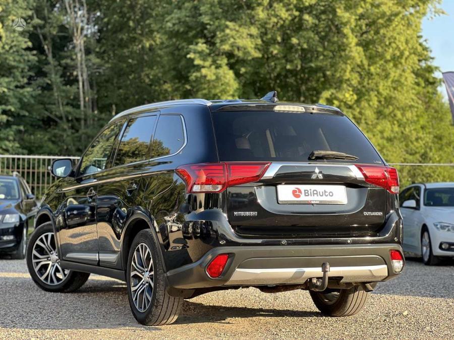 Black Mitsubishi Outlander 2018 in Utena, with an engine capacity of 2.20 L and mileage of 266 thousand km for 10599 €, photo 25 on AUTOMOTO.COM.LV