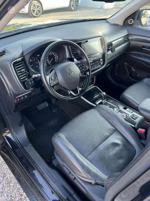Black Mitsubishi Outlander 2018 in Utena, with an engine capacity of 2.20 L and mileage of 266 thousand km for 10599 €, photo 27 on AUTOMOTO.COM.LV