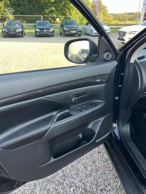 Black Mitsubishi Outlander 2018 in Utena, with an engine capacity of 2.20 L and mileage of 266 thousand km for 10599 €, photo 28 on AUTOMOTO.COM.LV