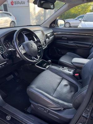 Black Mitsubishi Outlander 2018 in Utena, with an engine capacity of 2.20 L and mileage of 266 thousand km for 10599 €, photo 29 on AUTOMOTO.COM.LV